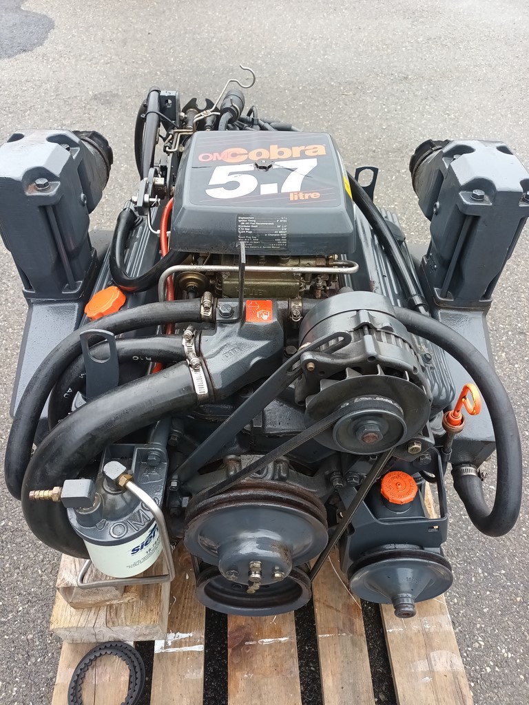 moteur OMC COBRA V8 5.7l 260cv