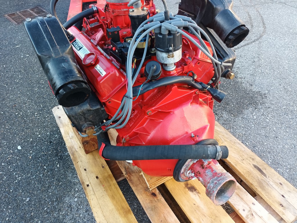 moteur v8 5.0l 225cv VOLVO AQ 225D