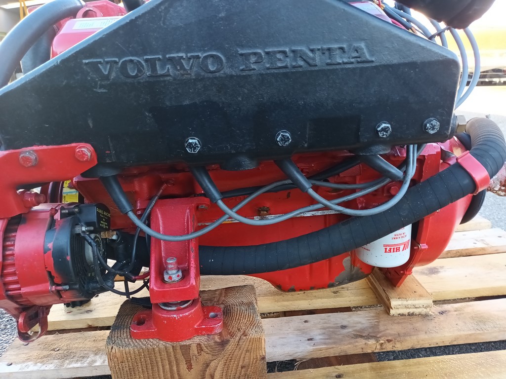 moteur v8 5.0l 225cv VOLVO AQ 225D